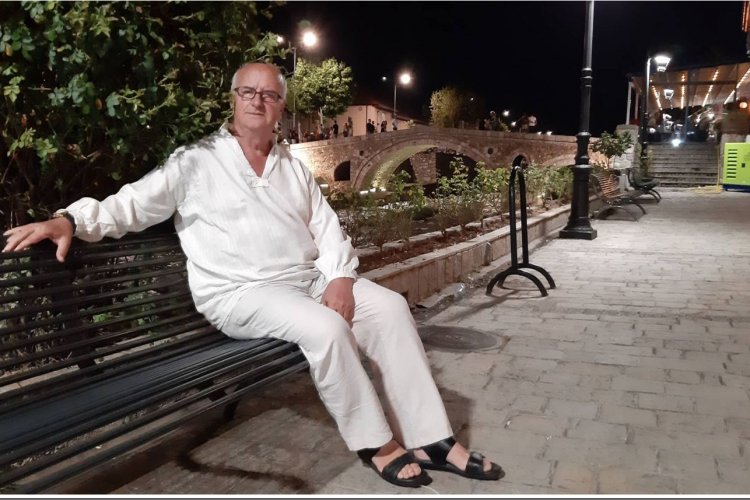 Adem Gashi - IK TANI (poezi) - Orfeu.AL